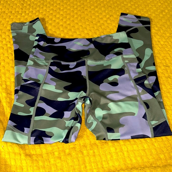 ZYIA | Pants & Jumpsuits | Zyia Active Camo Leggings Size 4 | Poshmark